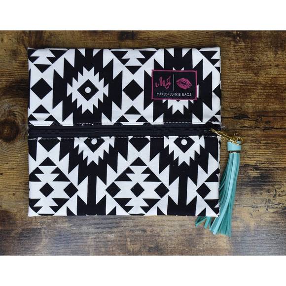 MAKEUP JUNKIE | Storage & Organization | New Makeup Junkie Cheyenne Bag ...